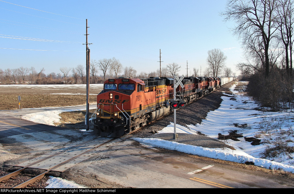 BNSF 7601 Crossing Hwy M